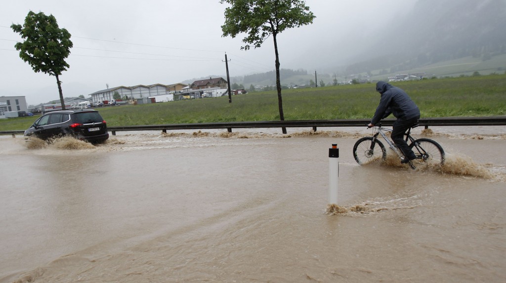 Overstromingen in Duitsland, Oostenrijk, Zwitserland en Tsjechië - NRC