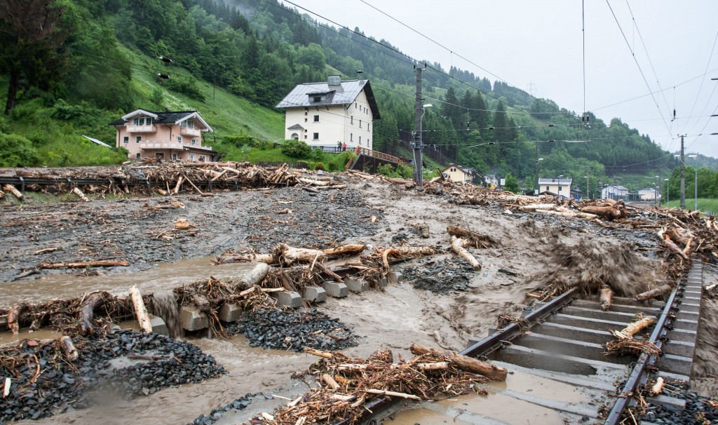 Overstromingen in Duitsland, Oostenrijk, Zwitserland en Tsjechië - NRC