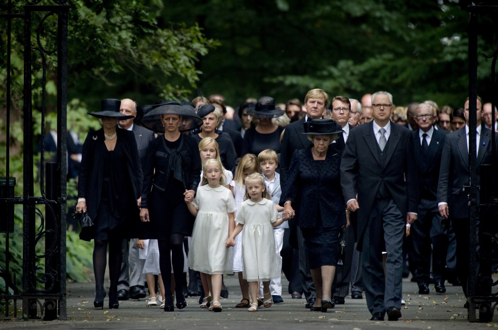 Prins Friso begraven in Lage Vuursche - NRC