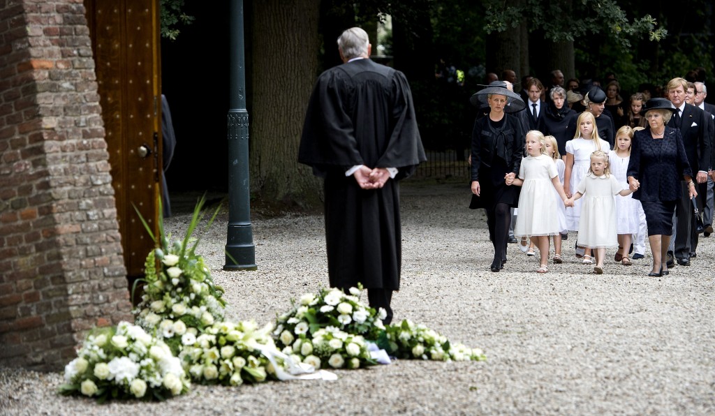 Prins Friso begraven in Lage Vuursche - NRC